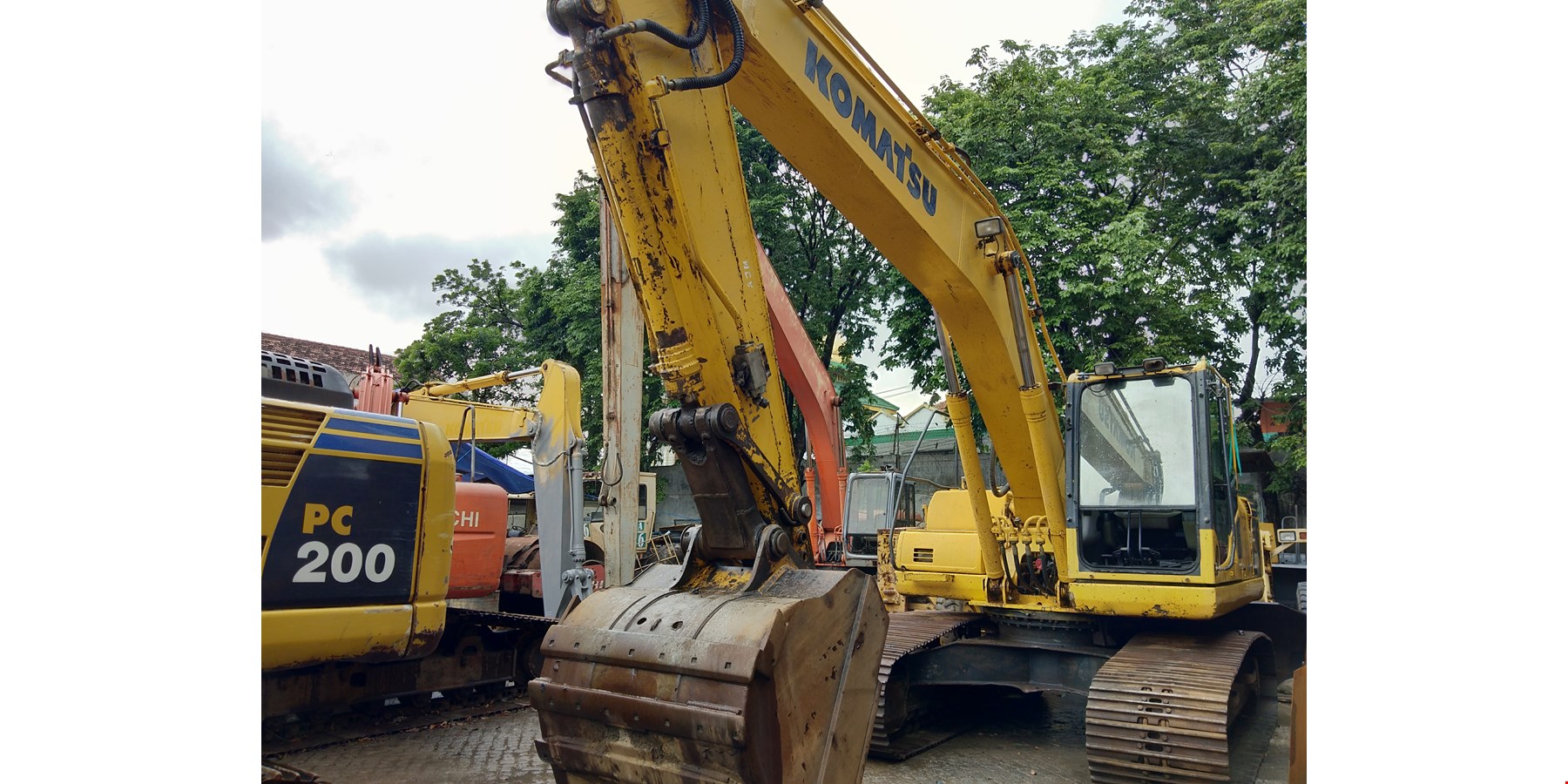 Jual Excavator PC 200 - 8 Harga Murah Surabaya oleh CV. Artha Kharisma