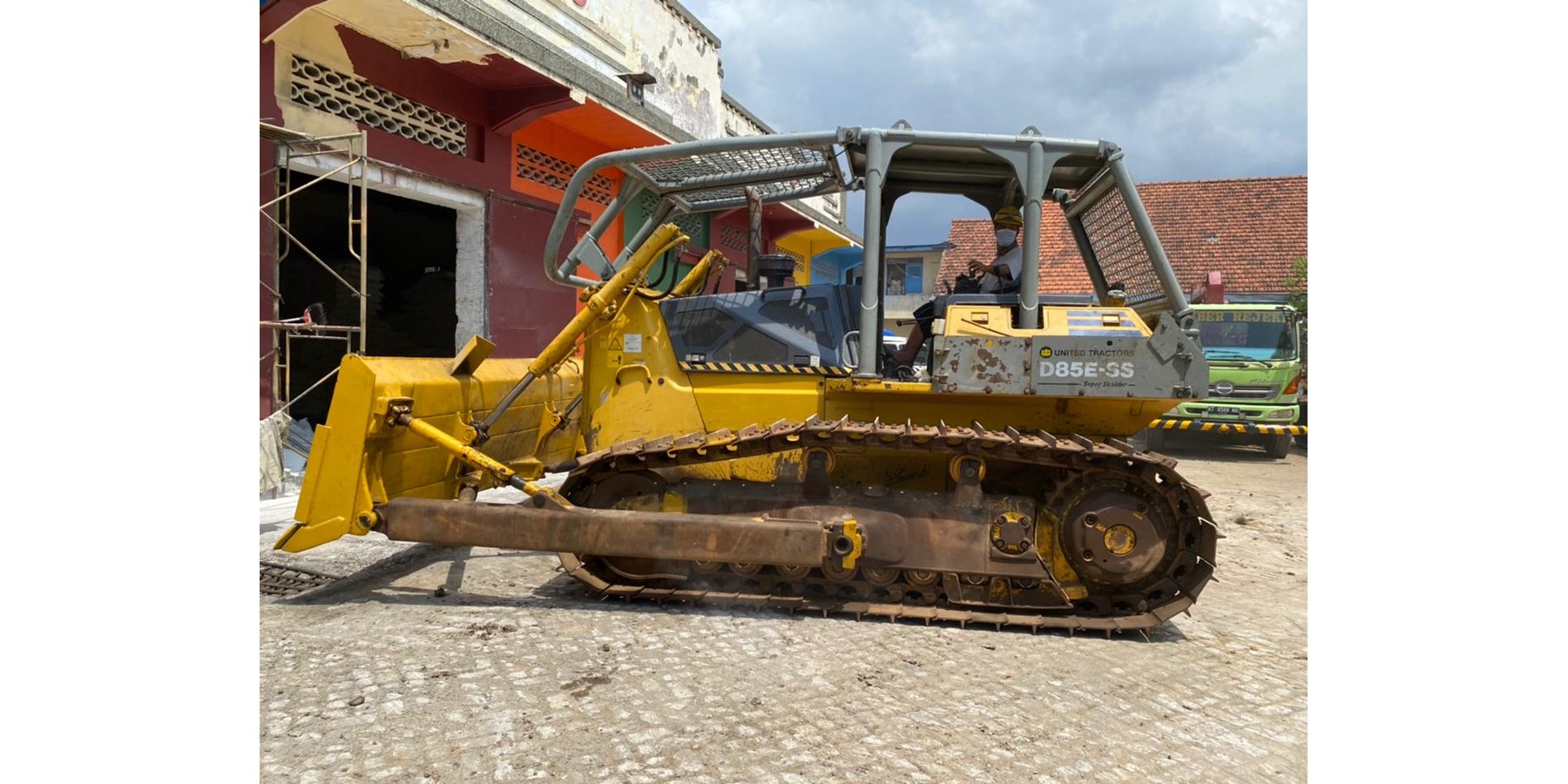 Jual Sewa Alat Berat Surabaya Dozer D85 E-SS Tahun 2017 oleh CV. Artha ...
