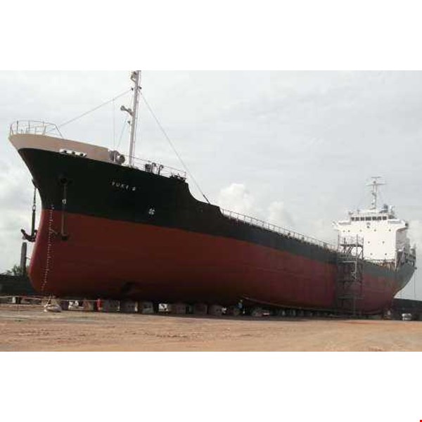 Jual Kapal Bulk Carrier 5, 999 DWT Buatan Jepang Tahun 1986 oleh PT ...
