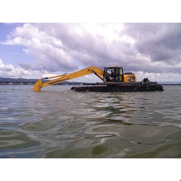 Jual AMFIBI EXCAVATOR SWAMP KOMATSU PC200-8MO SLF - ULTRATREX oleh PT ...