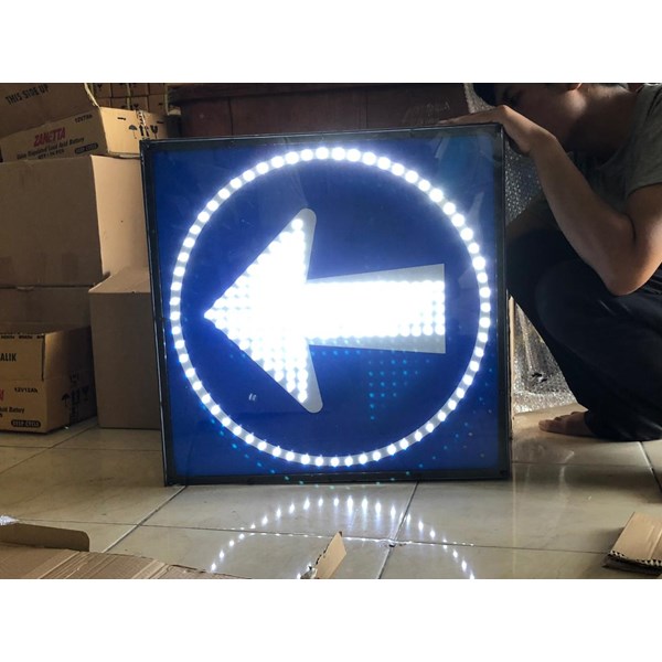 Jual Rambu Lalin Elektronik Konvesional LED Tenaga Surya oleh Sumber ...