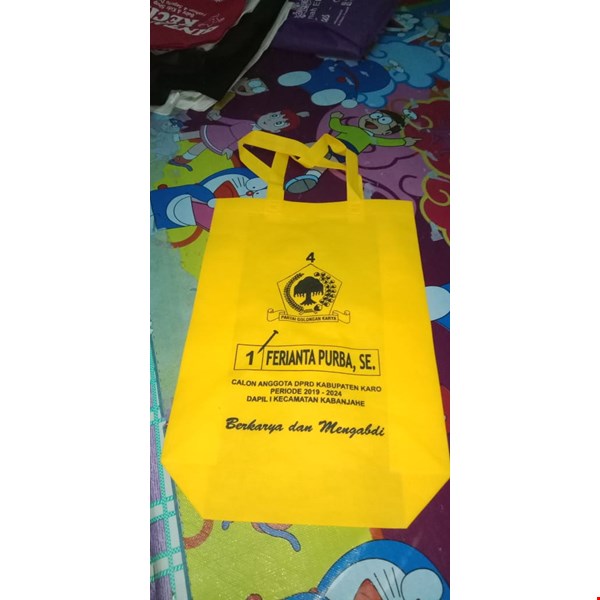 Jual Tas Spunbond Ukuran 30x40 warna kuning berbentuk press tali oleh ...