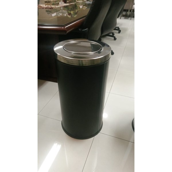 Jual Waste Bin Swing 80 x 60 Coating Black oleh PT. Yanmaris Mitra Sarana
