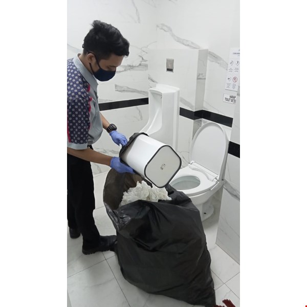 Jual Cleaning service Takeout sampah semua ruangan dan toilet oleh PT ...