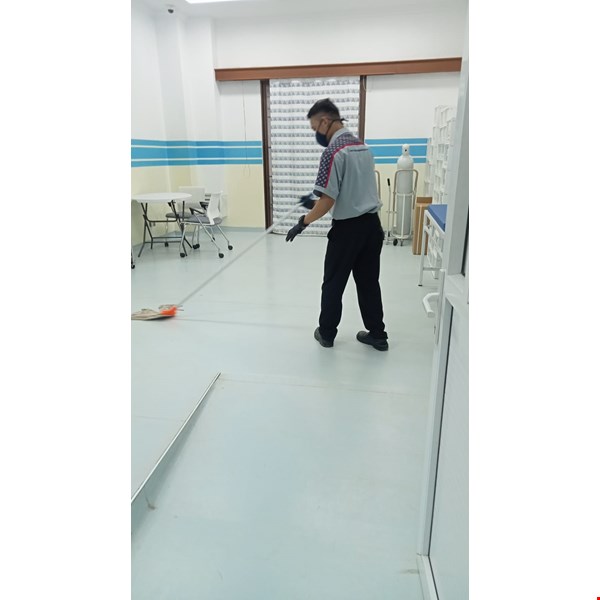 Jual Cleaning service Moping ruang swab antigen oleh PT. Indonesia ...
