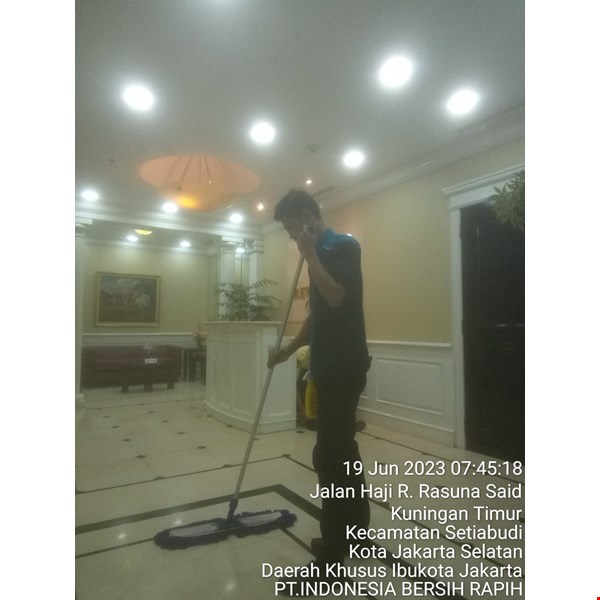 Jual Office Boy/Girl sweeping ruangan resepsionis PT REVEALIUM 22/6 ...