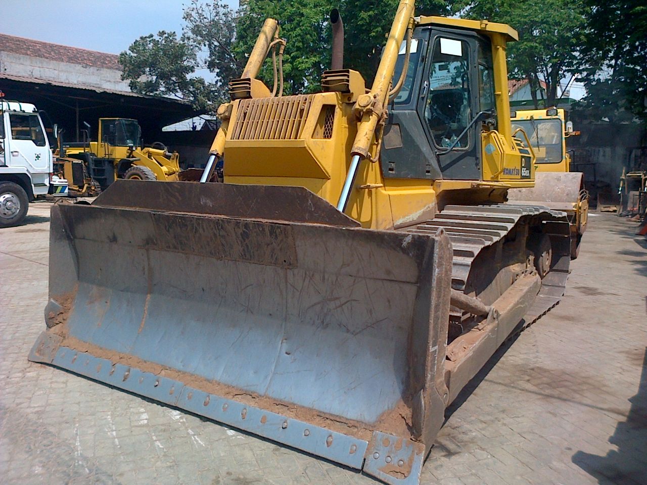 Disewakan Bulldozer / Dozer D31P-20 dan D65 Tahun 2013 Surabaya Area ...