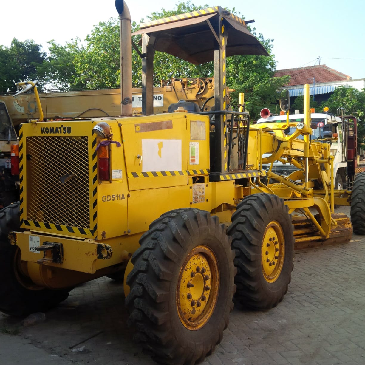 Jasa Rental Alat Berat Surabaya Motor Grader MG 330 Mitsubishi oleh CV ...