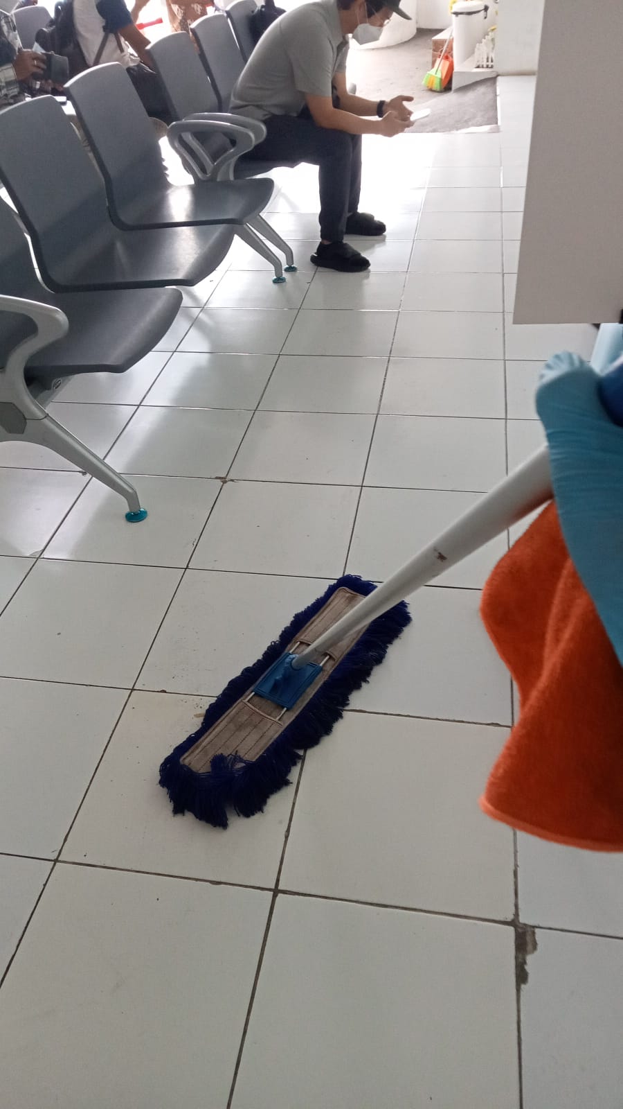 Jual Cleaning service Sweping area ruang tunggu PCR Di Tendean ...