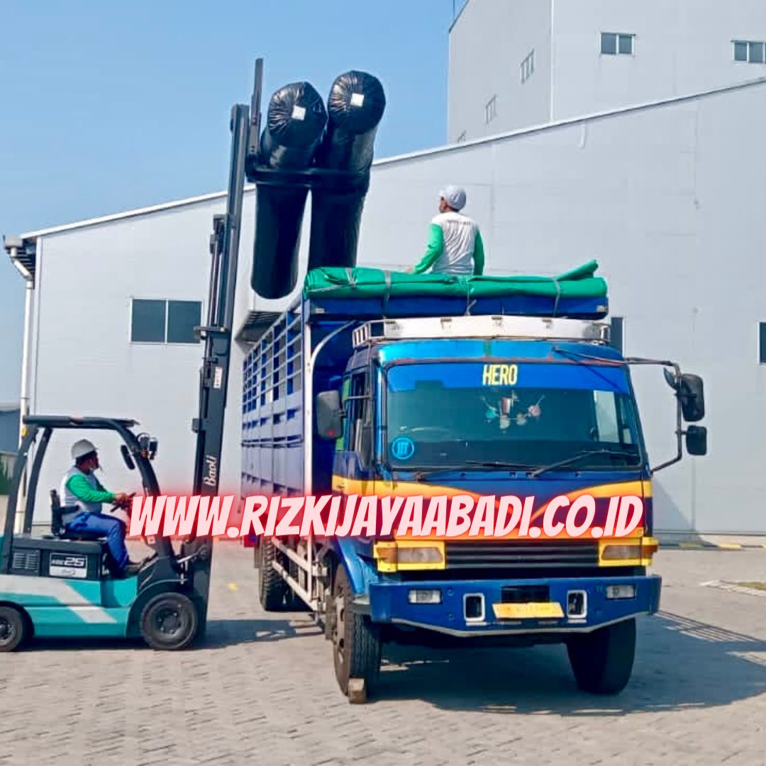 Jasa Truk Fuso 6 Meter & 8 Meter oleh PT. Rizki Jaya Abadi Transportasi