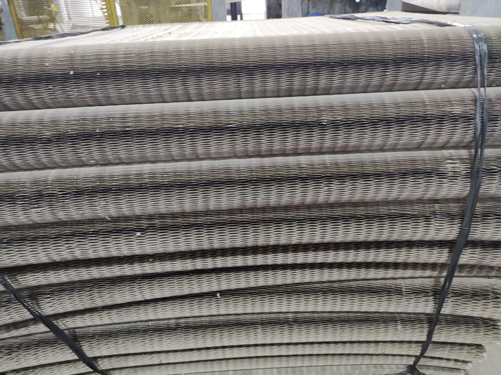 Jual HONEYCOMB CORE UNTUK PINTU/FURNITURE 20 mm 20 METER oleh PT. Pundi ...