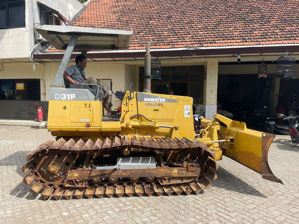 Disewakan Alat Berat Bulldozer Komatsu Dozer D31P-20 Tahun 2022 Oleh CV ...
