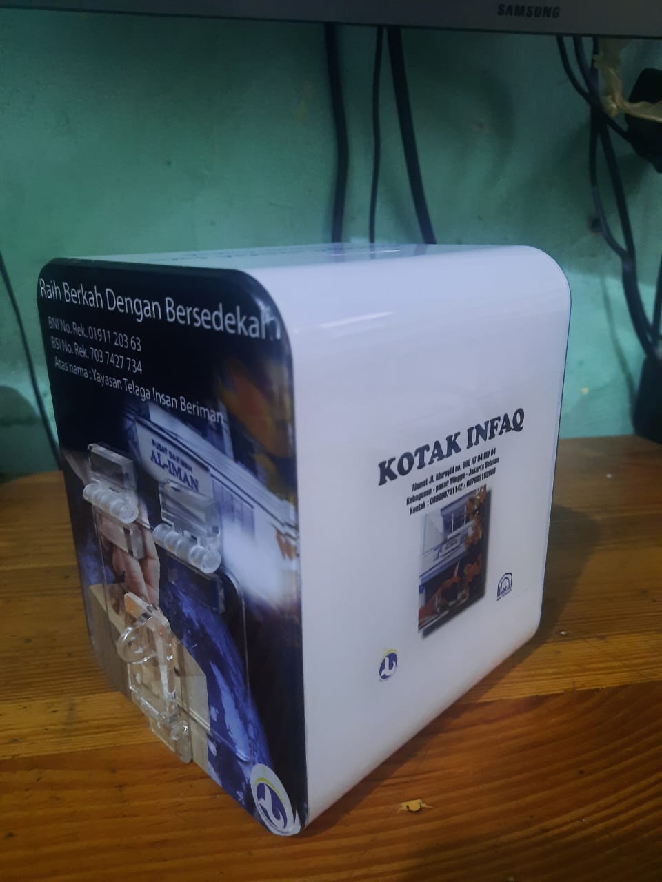 Jual Box akrilik kotak brosur, display stand oleh PT. Ulung Mulia Artha