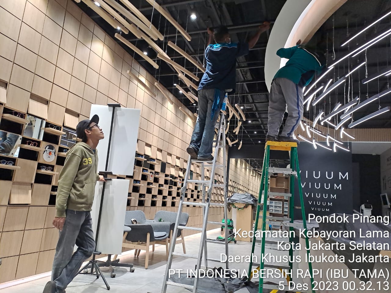 Jual General Cleaning vacum debu dan kotoran di Optik VIUUM 07/12/2023 ...