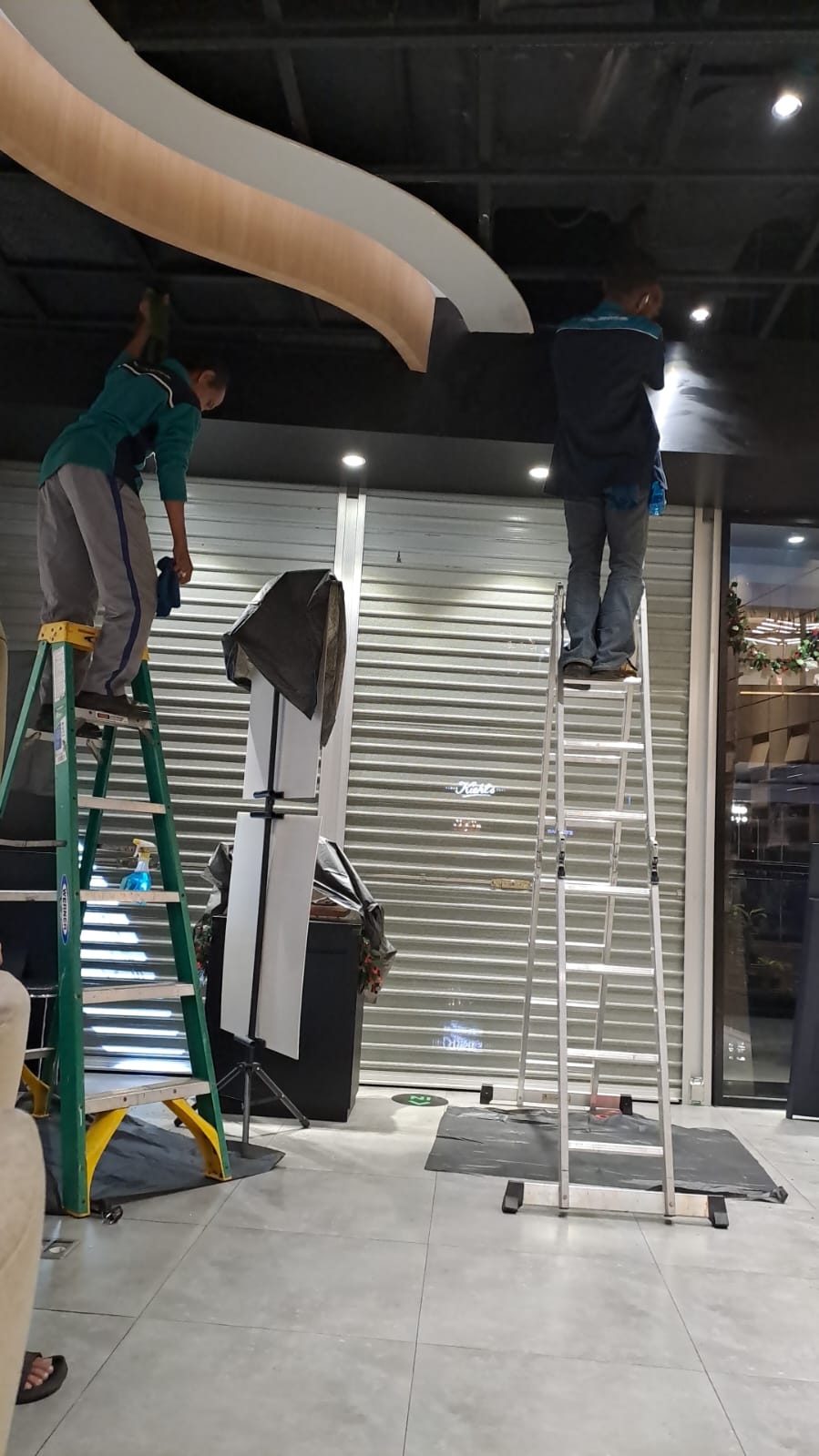 Jual General Cleaning bersihkan debu dan kotoran di Optik VIUUM oleh PT ...