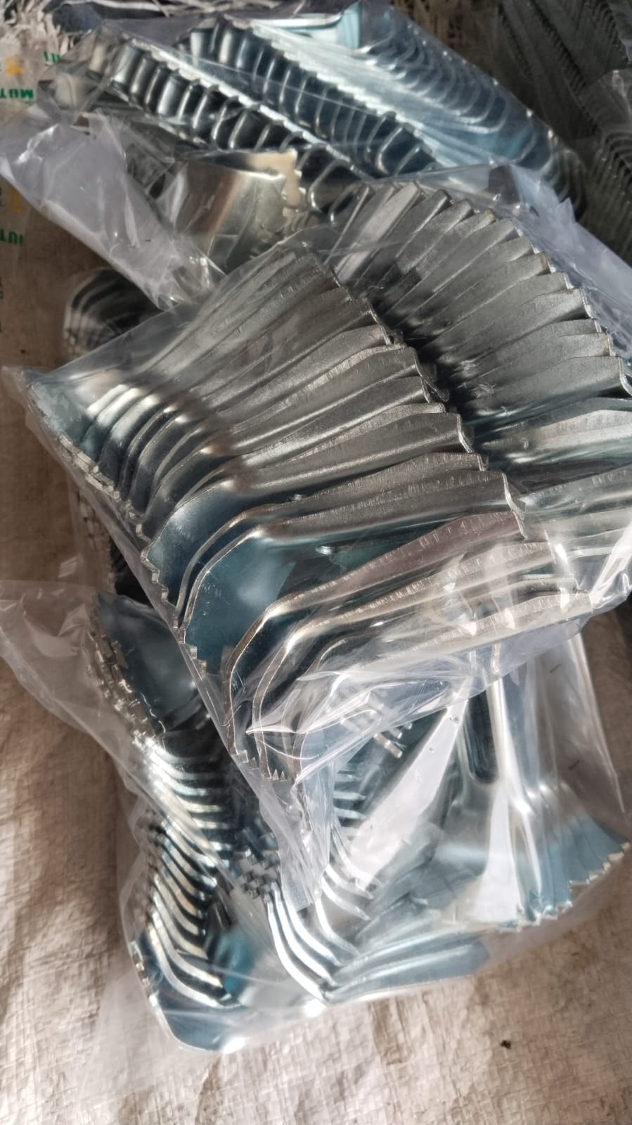 Jual Clamp Grating Tipe A Galvanis clip klem clips oleh Baja Indo Prima
